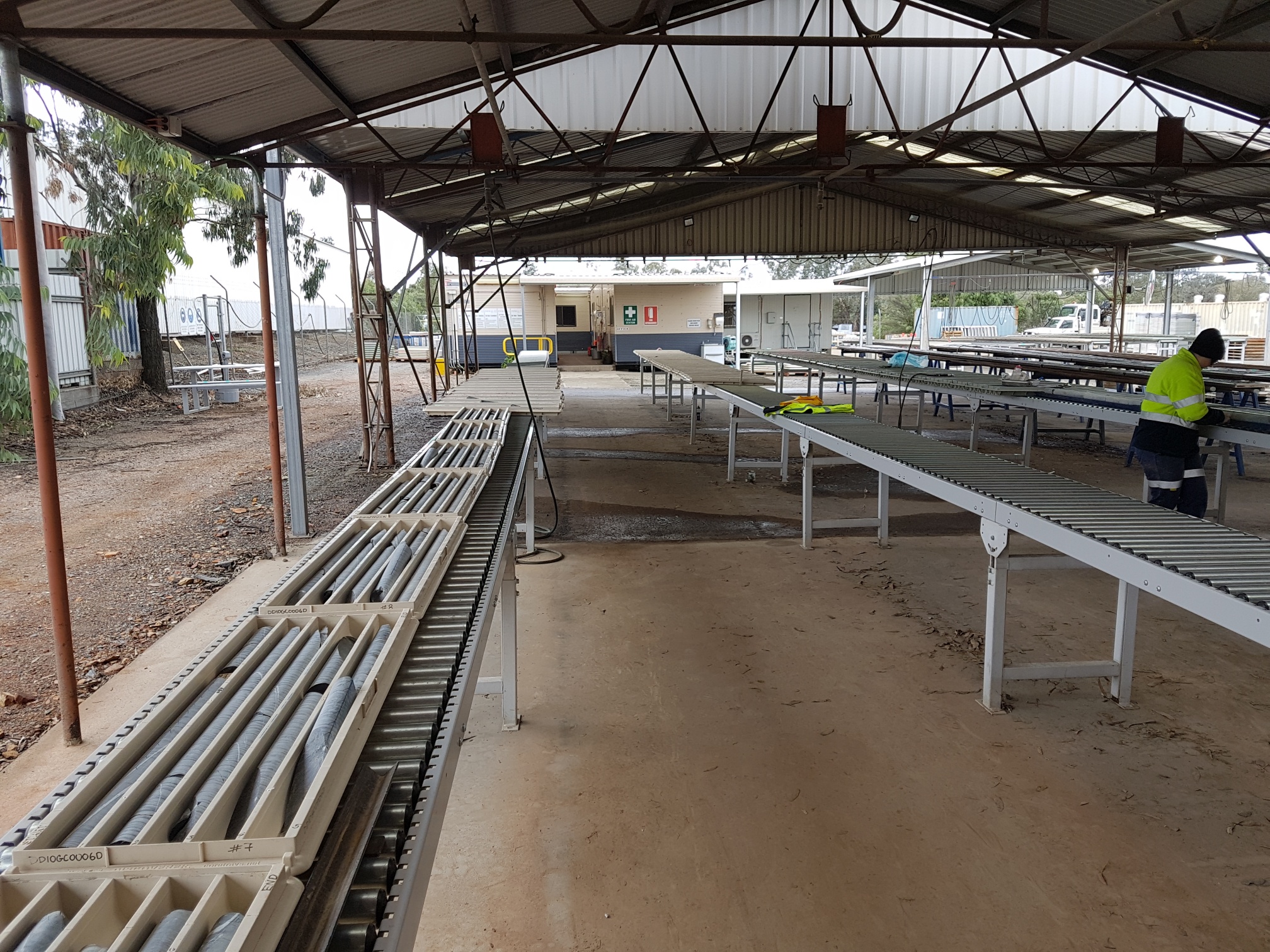 Gravity Roller Racking Table Conveyor System for Core Trays